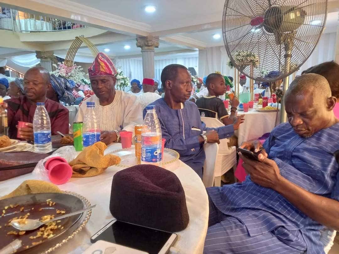 PHOTOS: Former Merchant Navy President, Engr. Alalade Matthew gives out ...